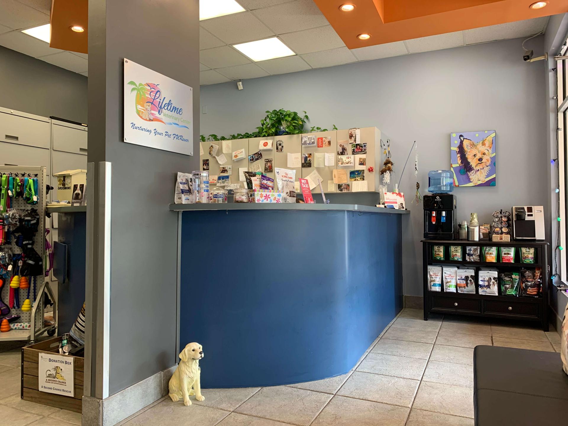 Reception desk | Lifetime Veterinary Center